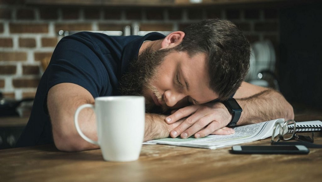 ¿Sientes que el cansancio no se va? Aquí te explicamos el por qué ...