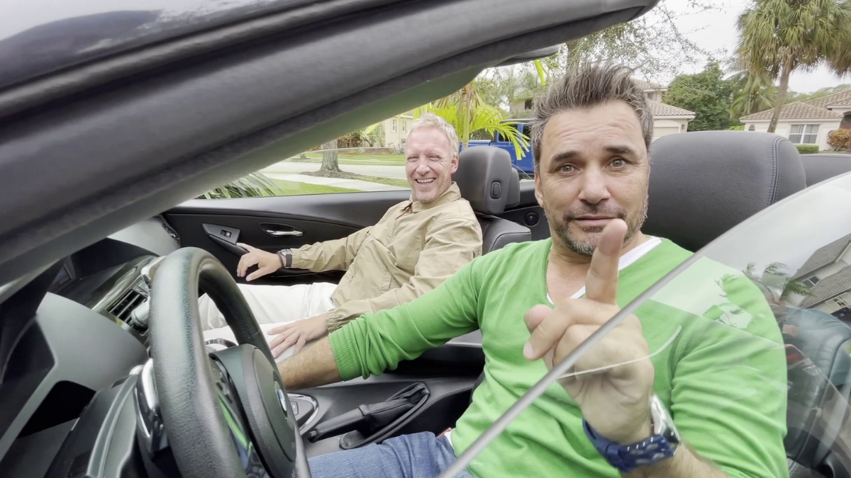 ¿A qué se dedica Douglas en Miami y por qué se fue a vivir allá ...