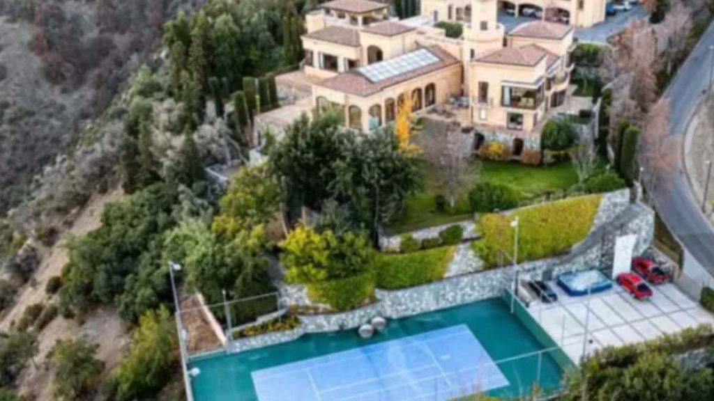 La mansión que Leonardo Farkas donó por una buena causa — Radio Imagina