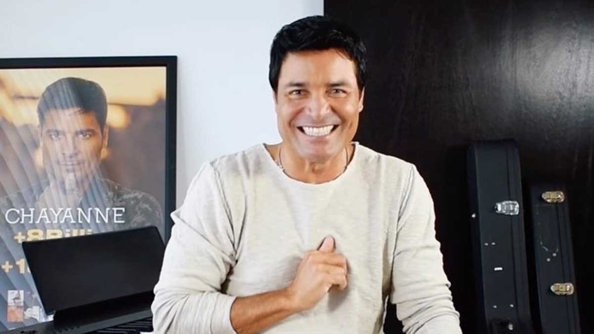 "¿Cuál escogen ustedes?": Así luce Chayanne con Inteligencia Artificial — Radio Imagina