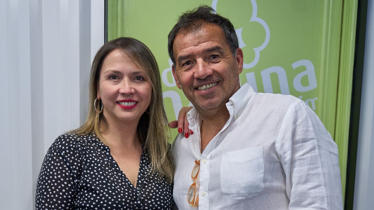 Edith de la Rosa llega a "Reunión de Apoderados" junto a Pepe Vila ...