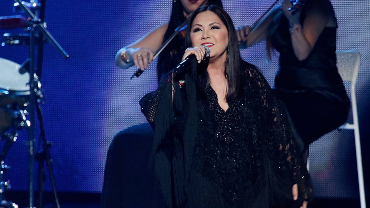 Con casi 50 años de carrera, Ana Gabriel se retira de la música — Radio ...