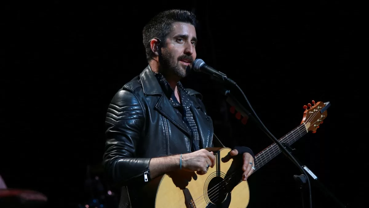 Con un sonido moderno, pero del recuerdo: Álex Ubago sorprende a sus ...
