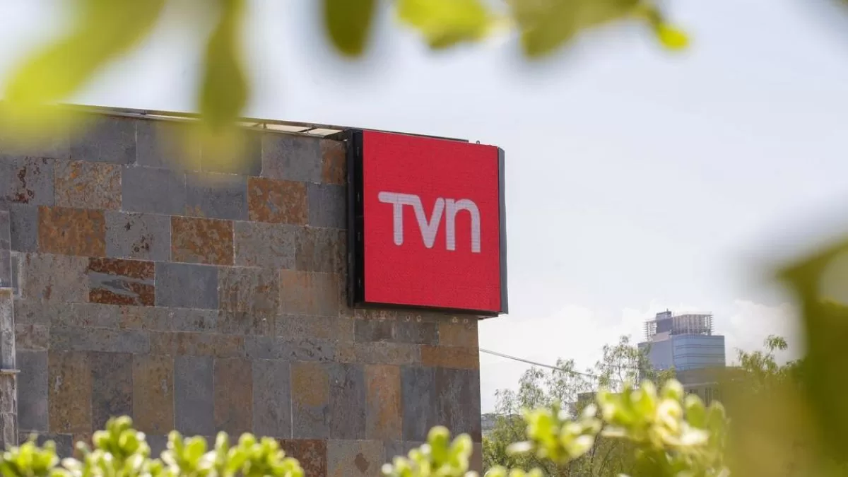 ¡Terremoto en TVN! Querido e importante rostro de televisión deja la señal estatal en medio de ...