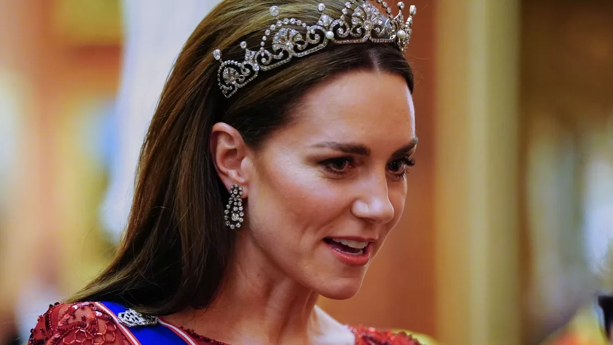 ¿Por qué la princesa Kate Middleton no podrá usar tiaras hasta el año ...
